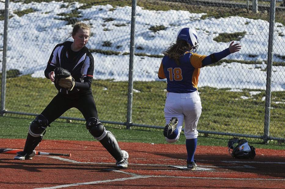 Arrow pointing up for Hampton softball team | Trib HSSN